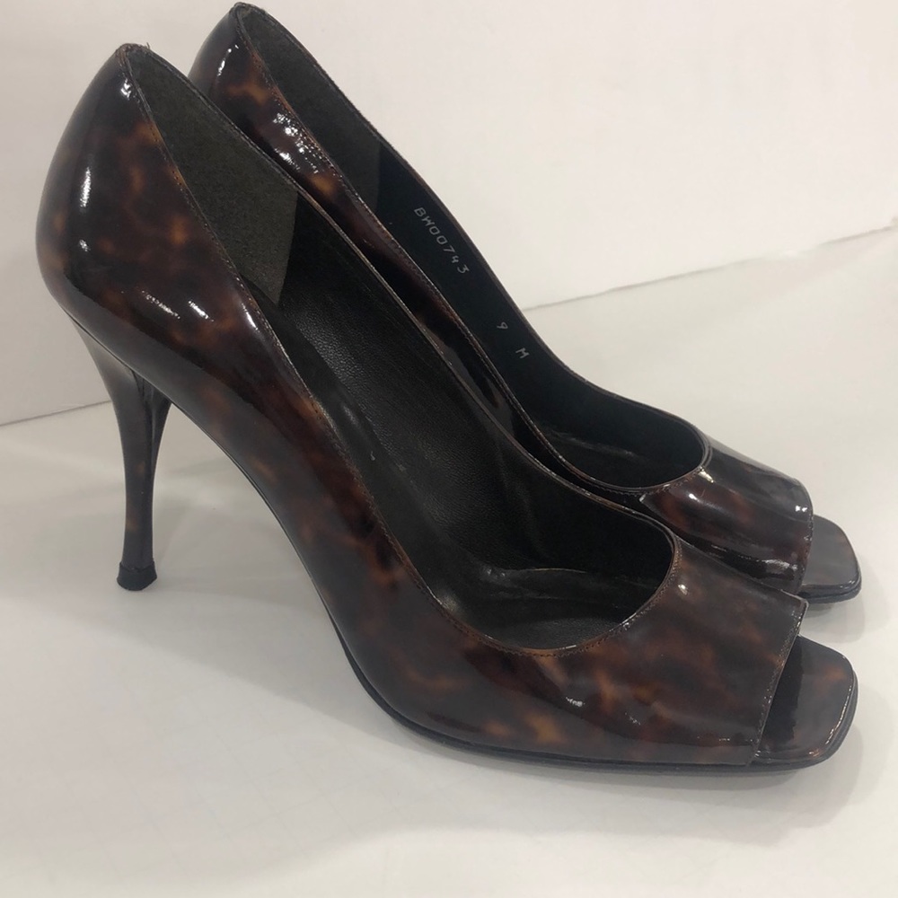 Stuart Weitzman Open Toed Tortoise Shell Pump 9m. - Gem